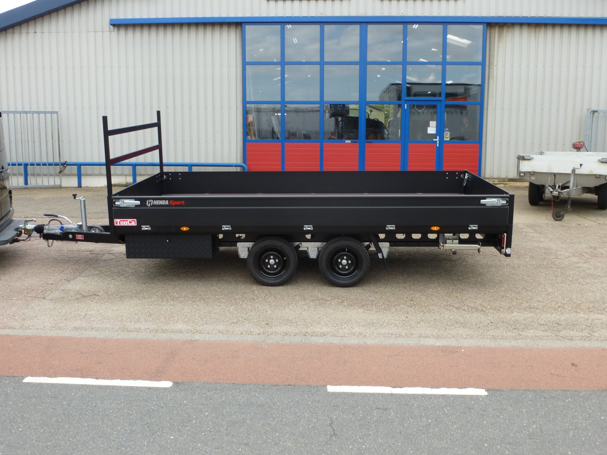 Henra plateauwagens tandemas/tridem - TonCa | Damco Aanhangwagens ...